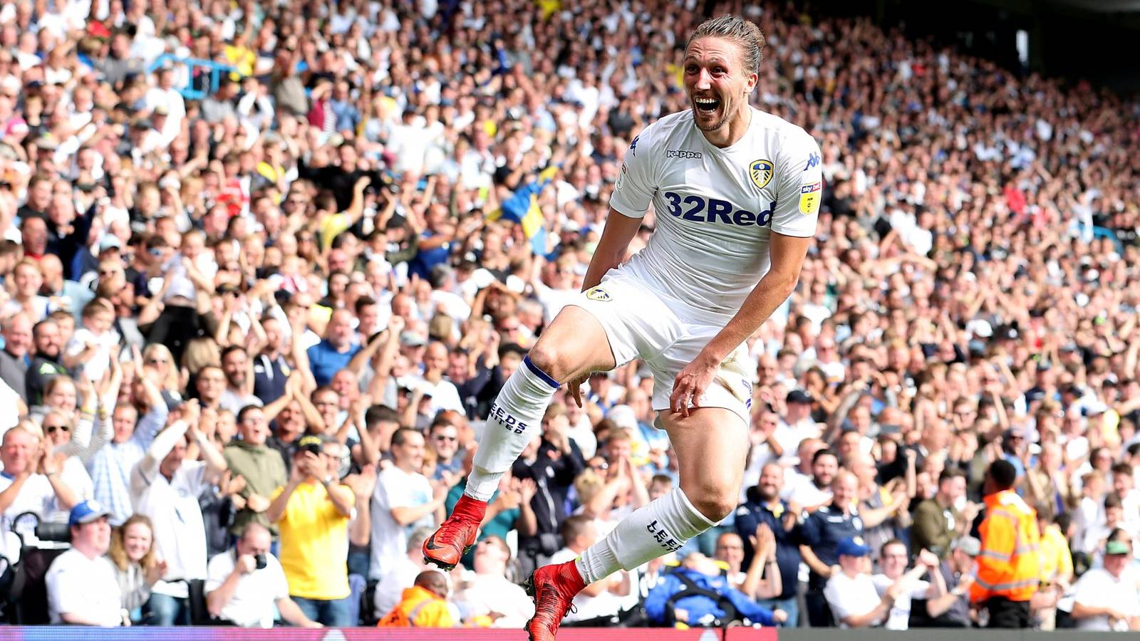 Luke Ayling makes Ben White statement as eye-opening Leeds United image ...
