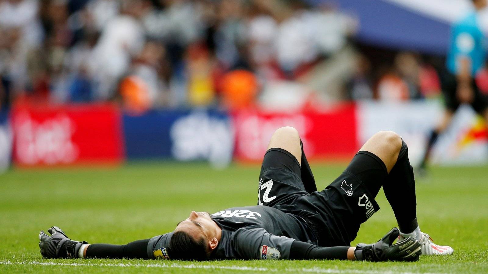 'Needs to go', 'Terrible' - Many Derby County fans react to Kelle Roos ...