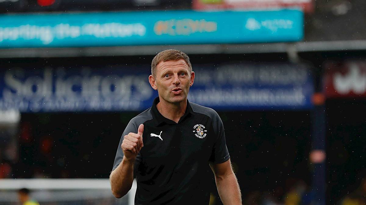 Graeme Jones issues update as Luton Town cast eyes over 25-year-old