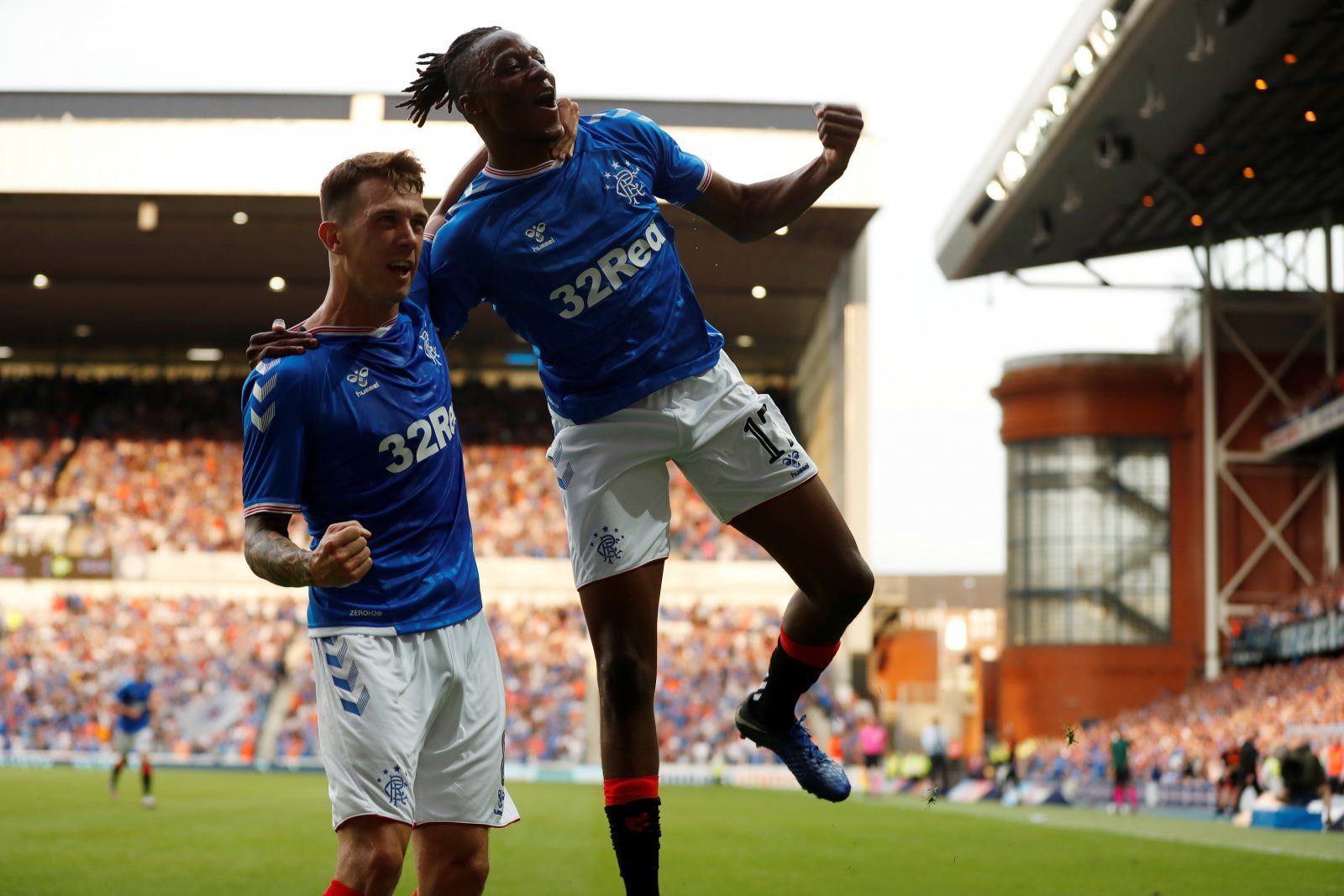 Steven Gerrard issues dig toward Lee Bowyer in wake of Rangers ...