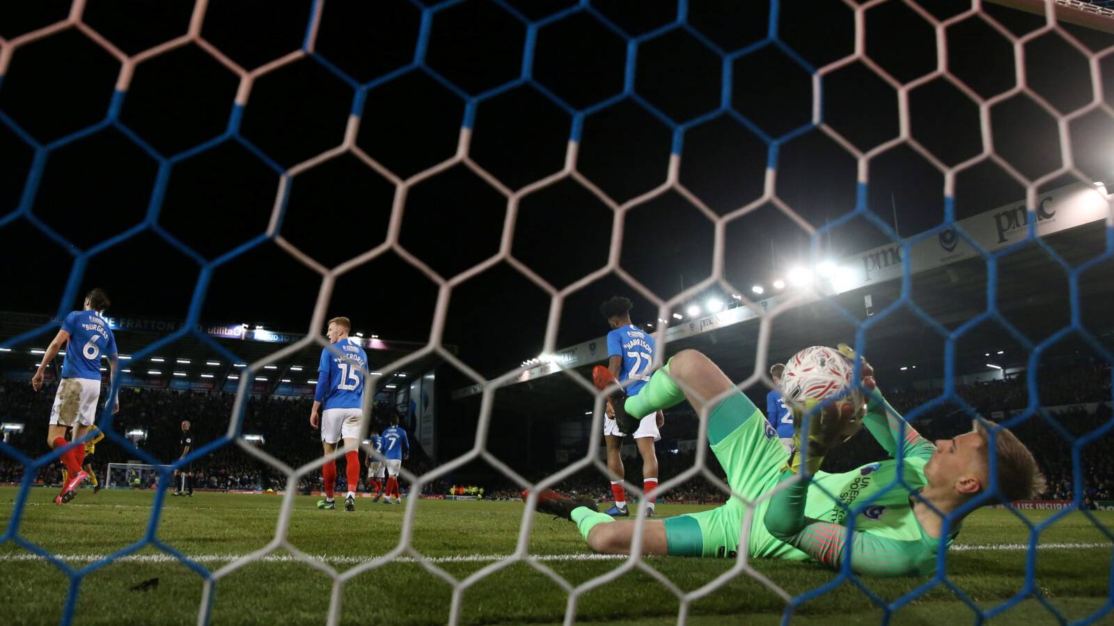 Alex Bass sends two-word message after sealing Sunderland transfer ...