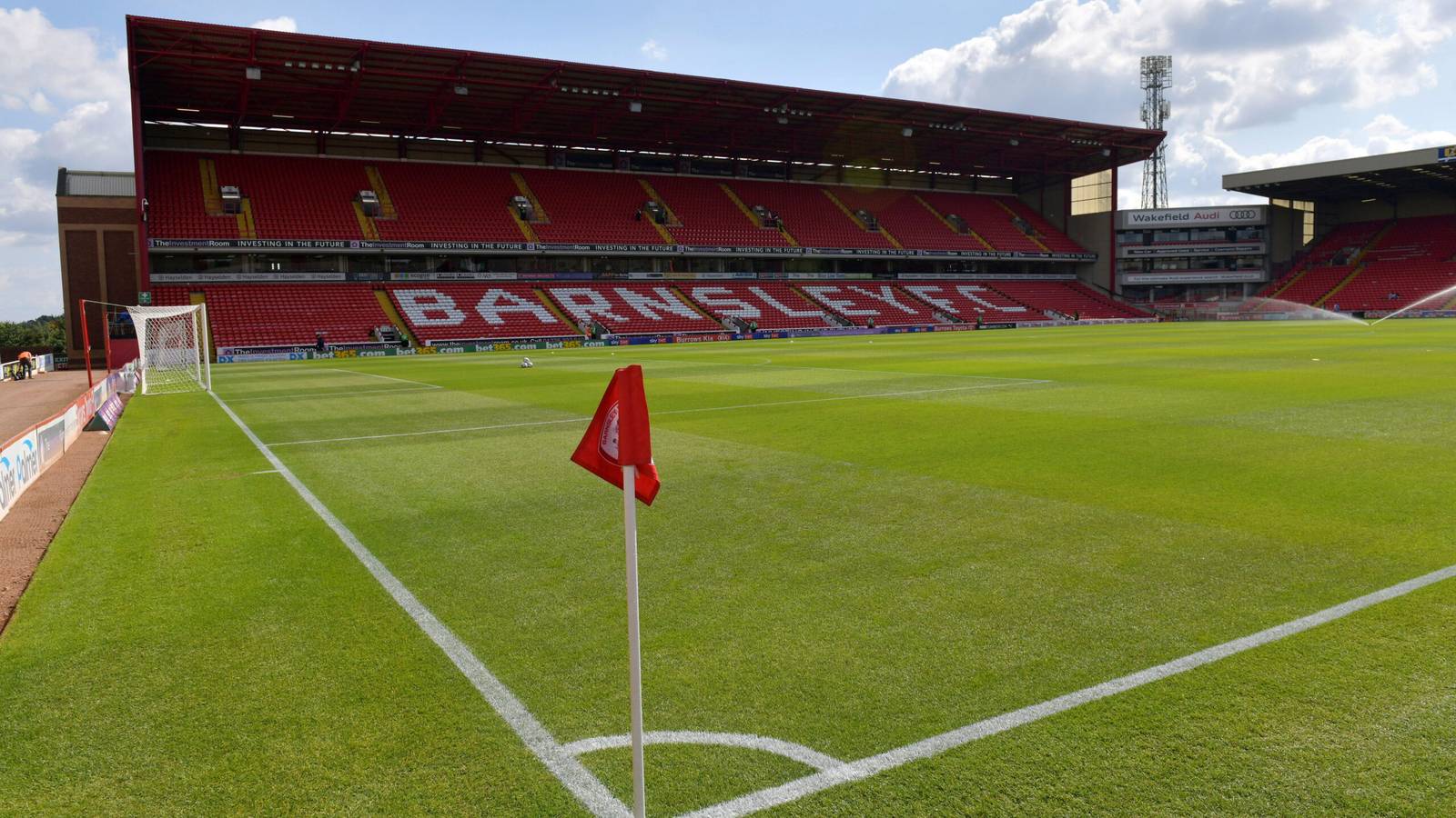 Barnsley aiming to fend off Premier League interest in player