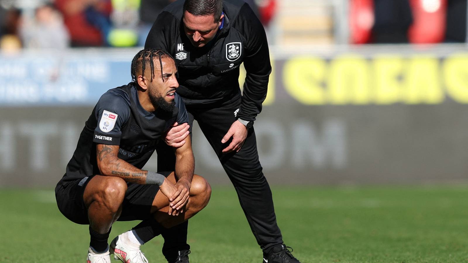 3 changes, Thomas out: The predicted Huddersfield Town XI to face Sunderland