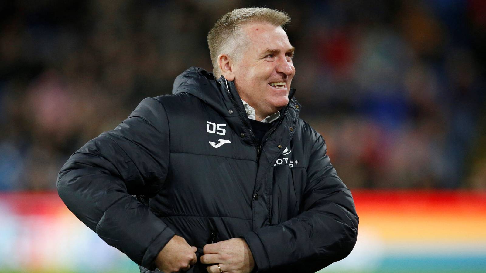 "Safe pair of hands" - Former Norwich City boss in contention for ...