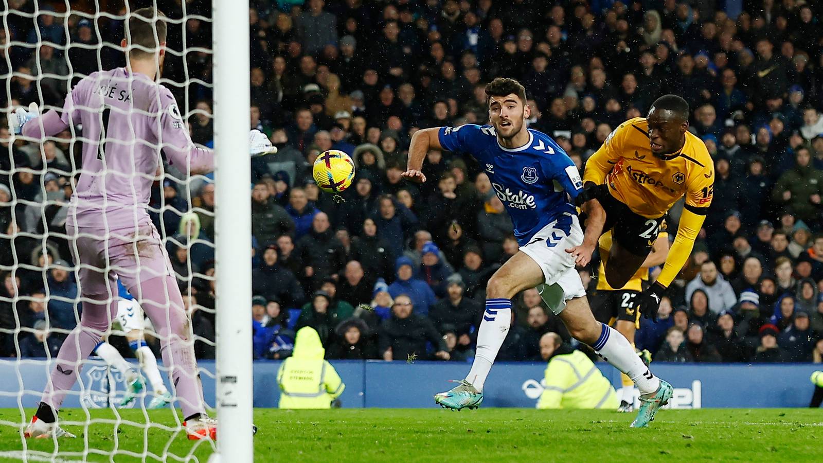 Preston North End set to beat Sheffield Wednesday for Everton player