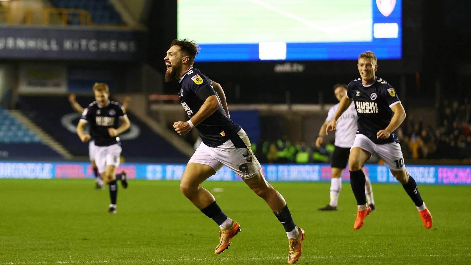 Tom Bradshaw sends message to "top draw" Millwall supporters after West ...