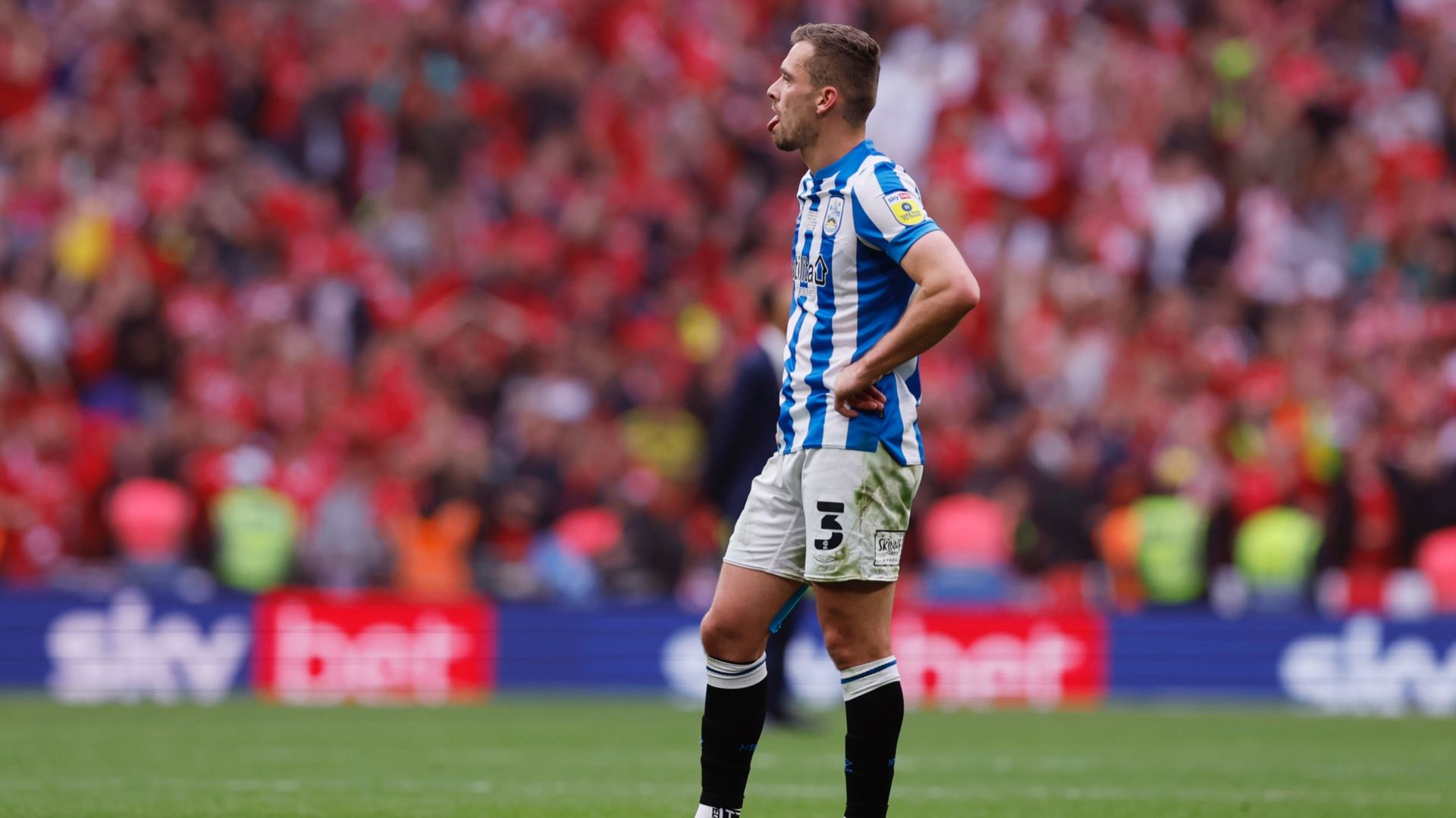 Huddersfield Town fans fume at Coventry v Luton update