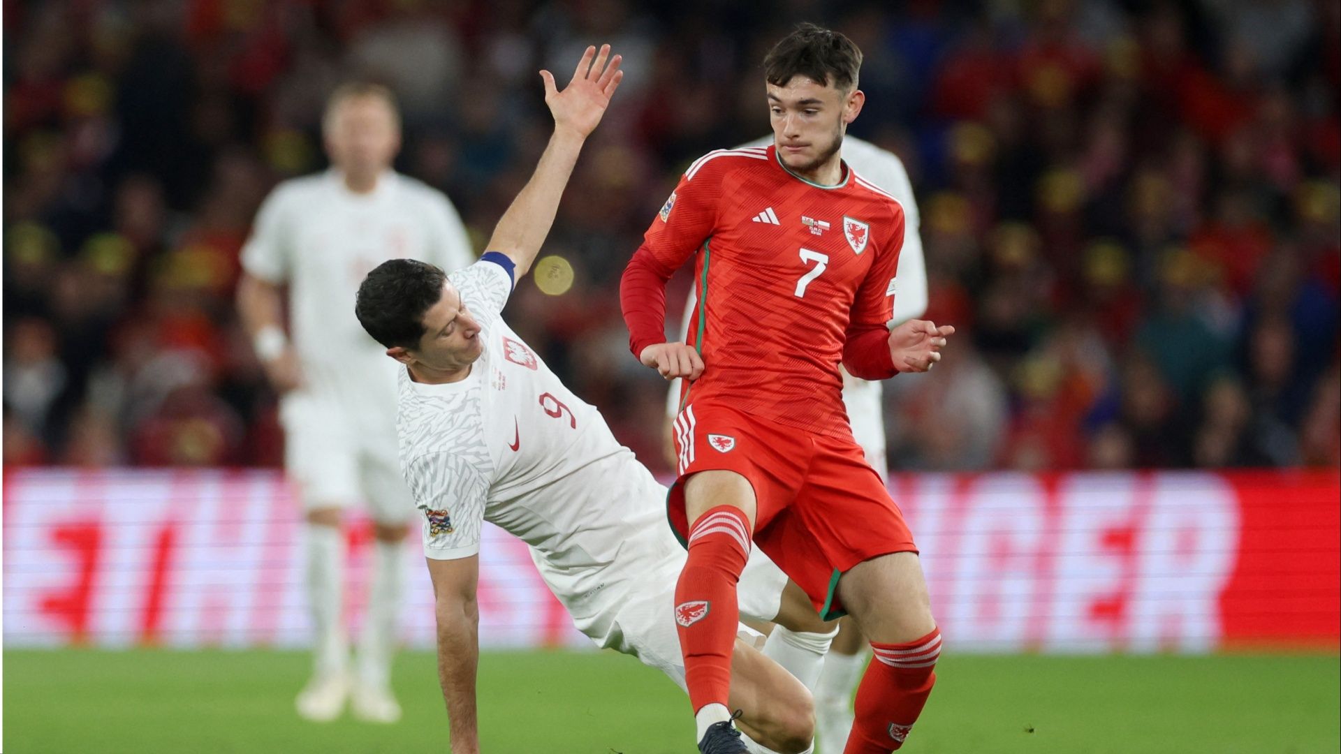 Wigan Athletic in transfer tussle with Hibernian for midfielder