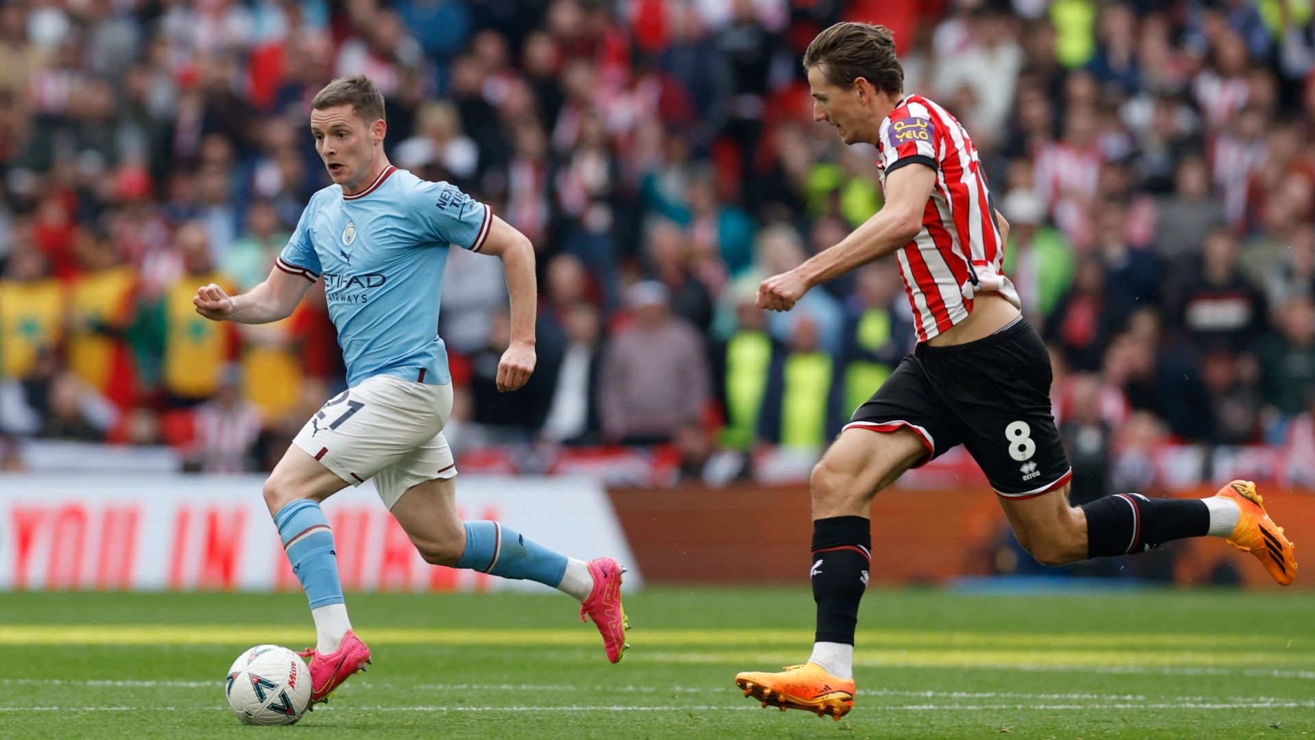 "A real coup" - Burnley eye swoop for Sergio Gomez