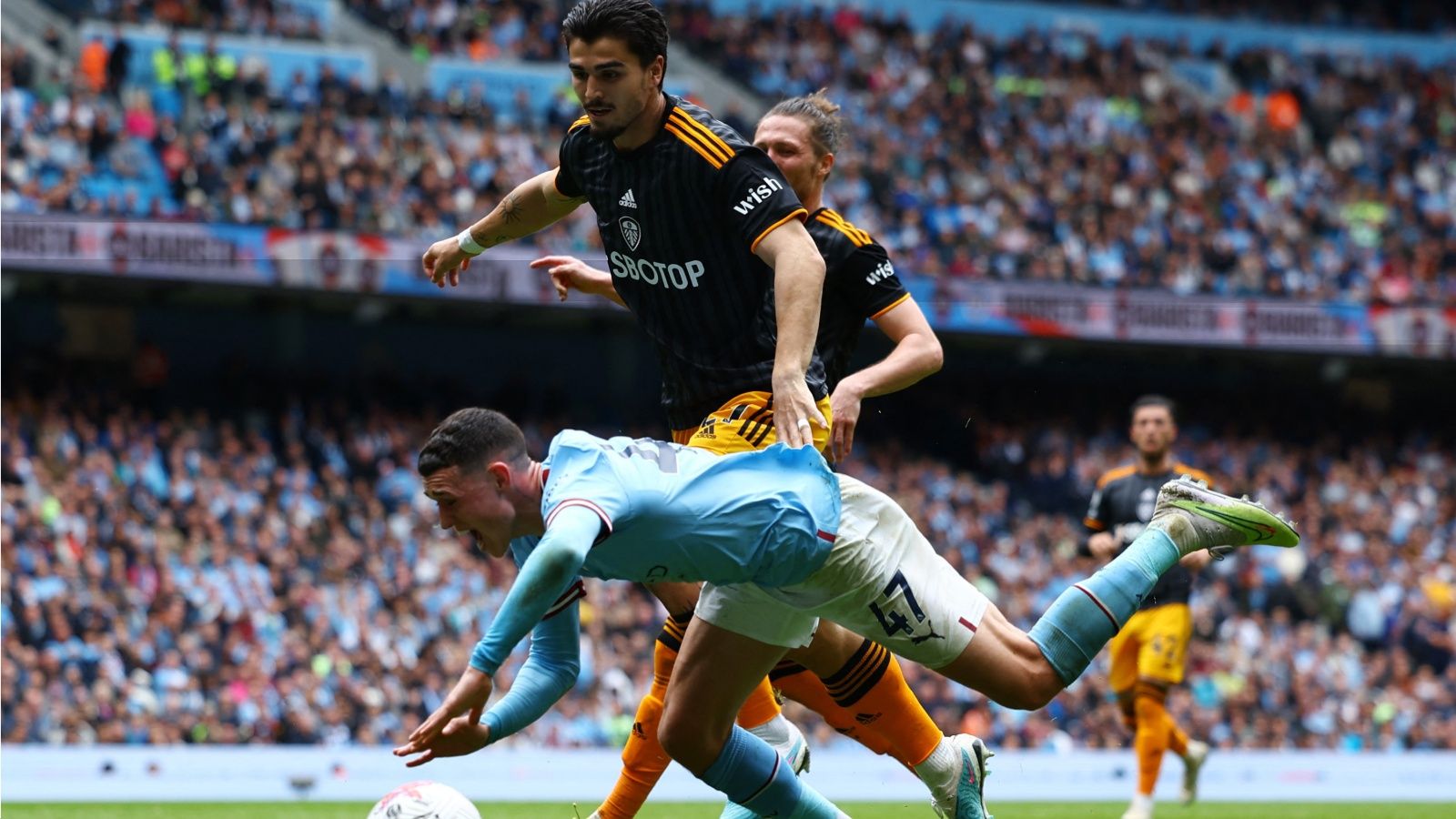 Pascal Struijk delivers update on Leeds United future amid transfer ...