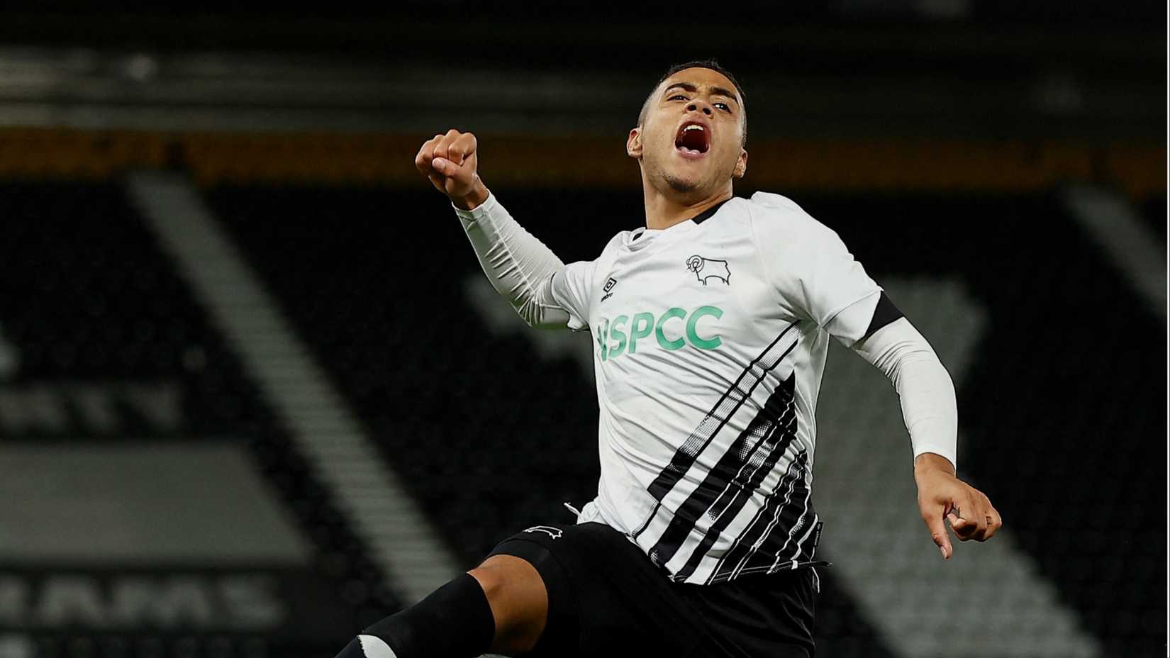 Norwich City and Aston Villa in fresh transfer discussions for Lewis Dobbin