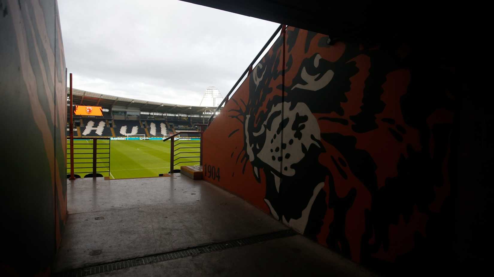 Hull City make £5m+ bid for winger Zeidane Inoussa