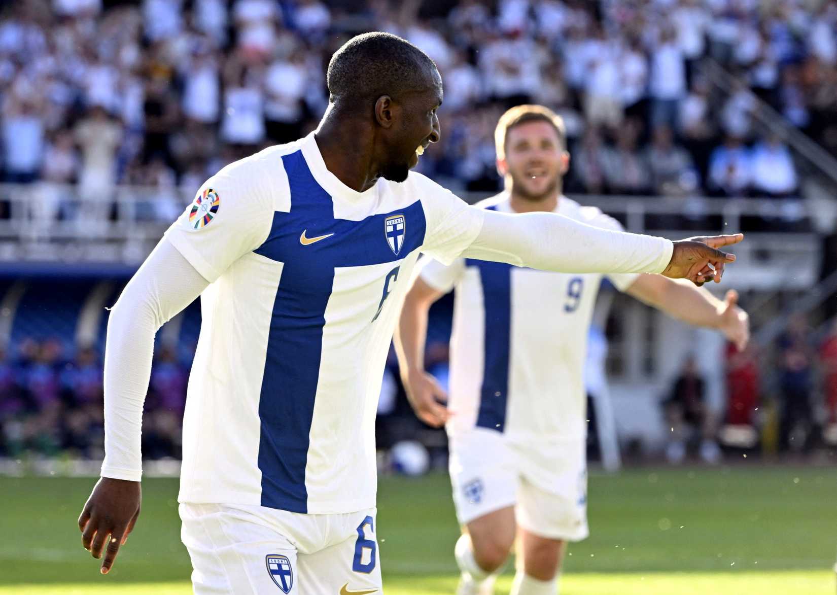 Leicester City & Ipswich Town weighing up transfer swoop for 70-cap international Glen Kamara