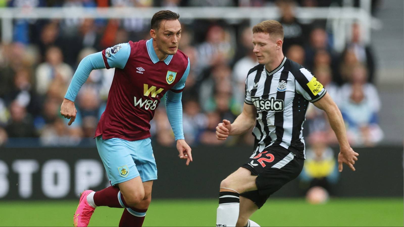Leeds United transfer update revealed on Connor Roberts