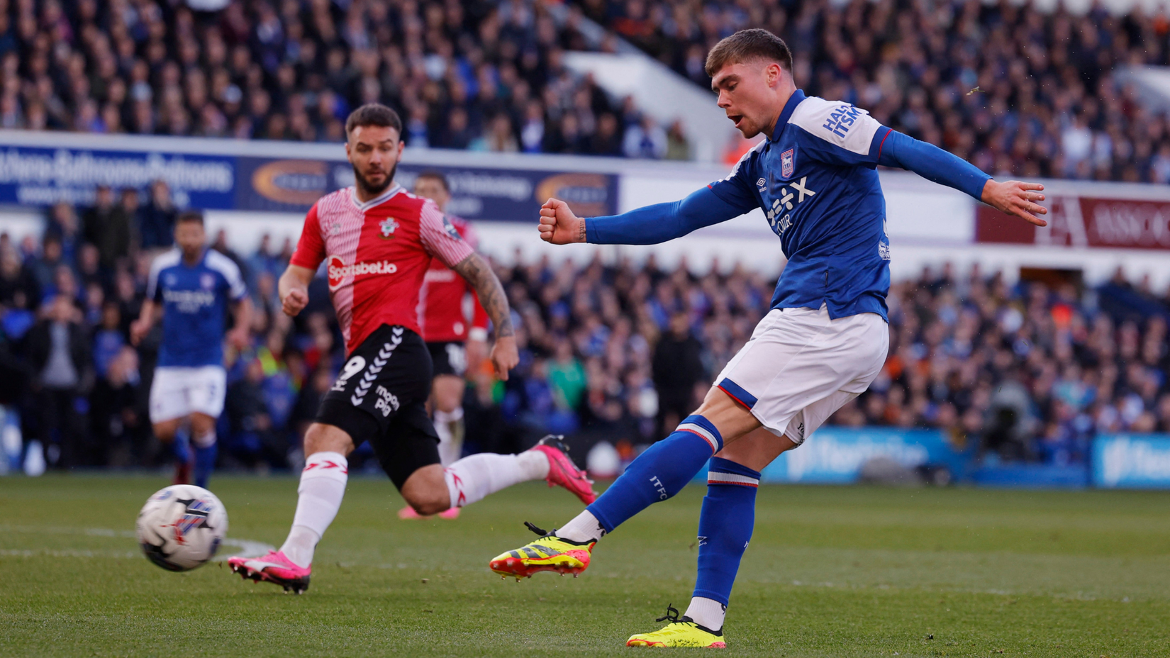 Ipswich Town: Kieran McKenna issues update on Leif Davis situation