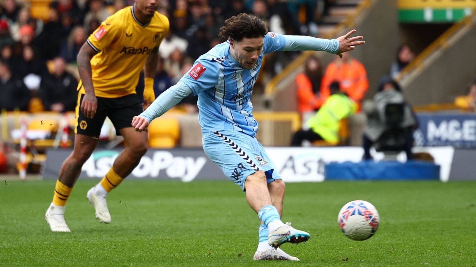 Leeds United join Southampton in pursuit of Callum Leeds United join ...