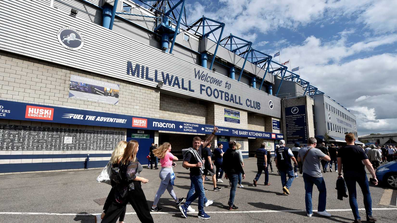 Every Millwall FC striker's estimated weekly wage - Macaulay Langstaff ...