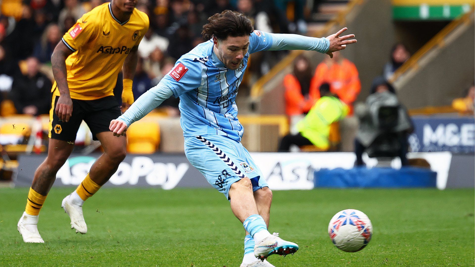 Sinclair Armstrong features: 5 EFL stars who must be on Luton Town's ...