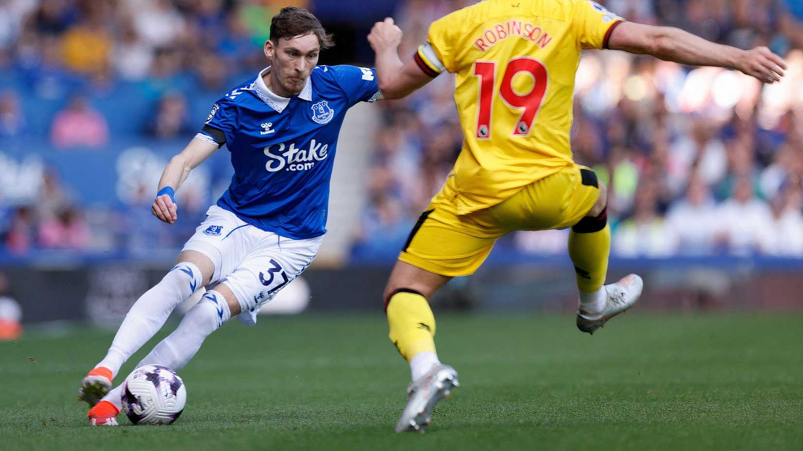 How much money Gus Hamer earns at Sheffield United as Everton FC plot move