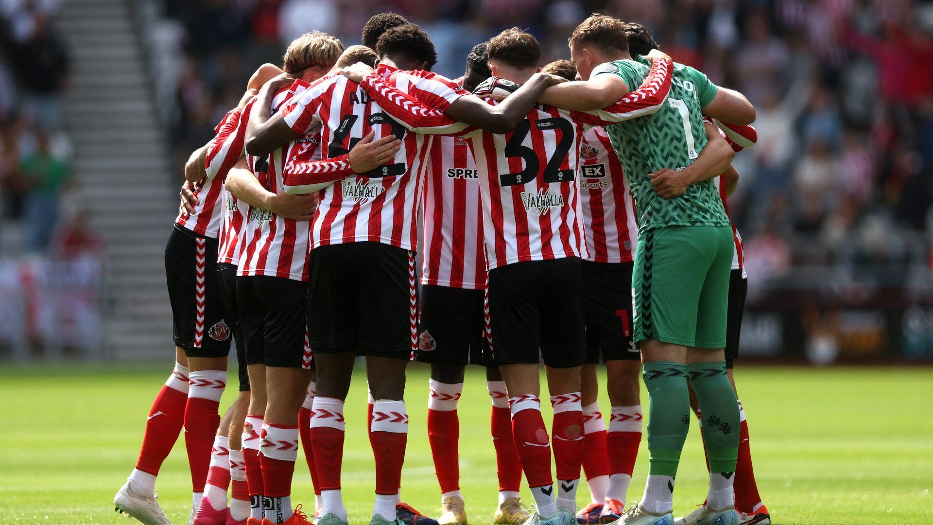 Sunderland AFC's average attendance at Stadium of Light compared to ...