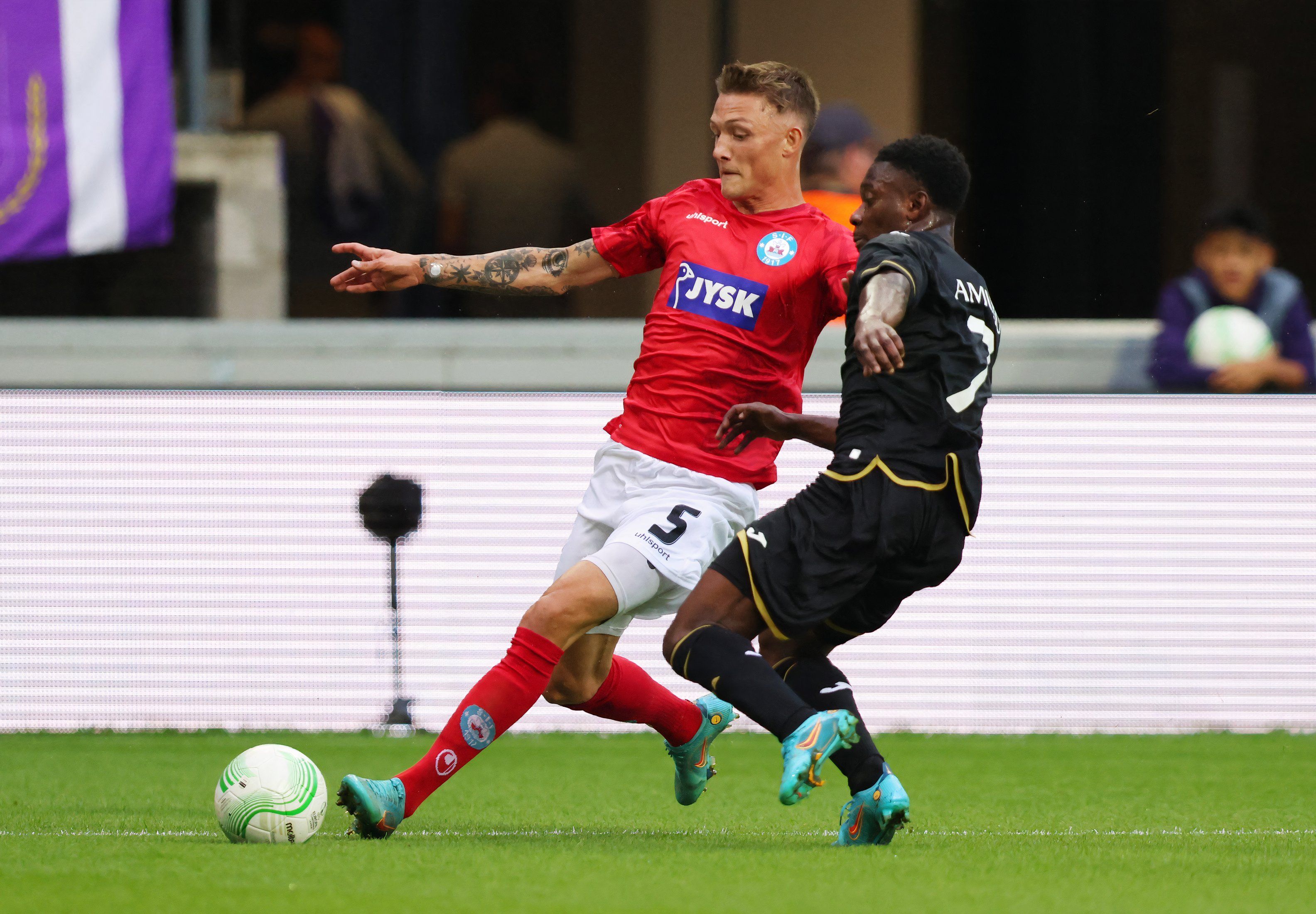 Burnley FC plotting January transfer raid for Peru international Oliver ...