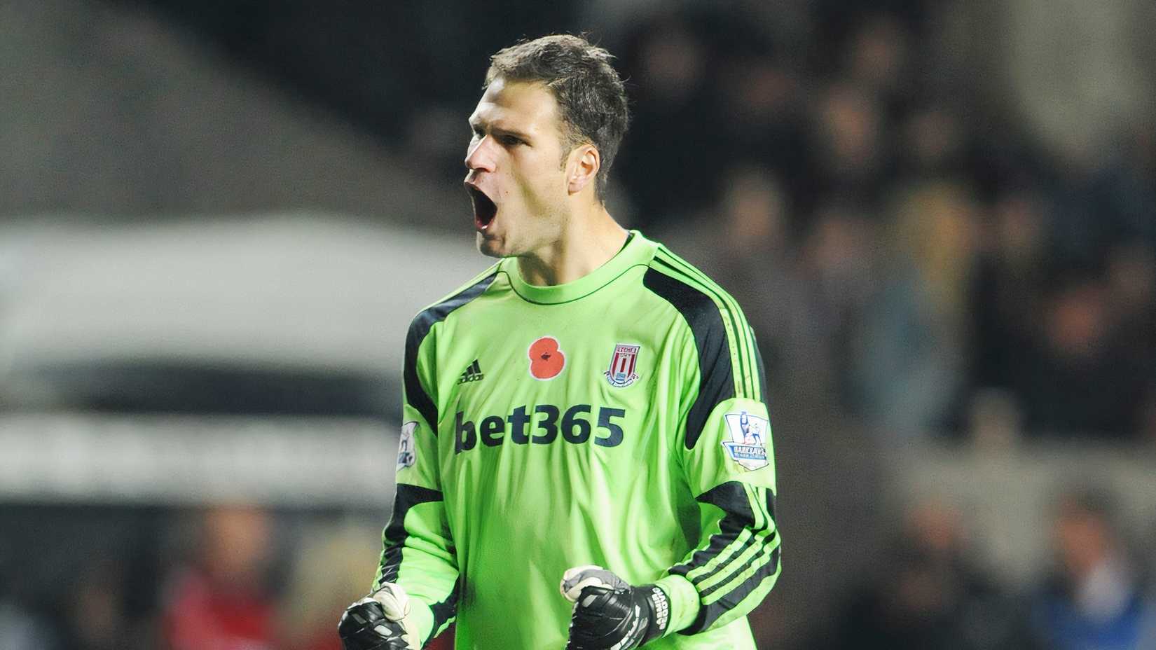 Southampton FC handed blunt Asmir Begovic verdict amid Aaron Ramsdale ...