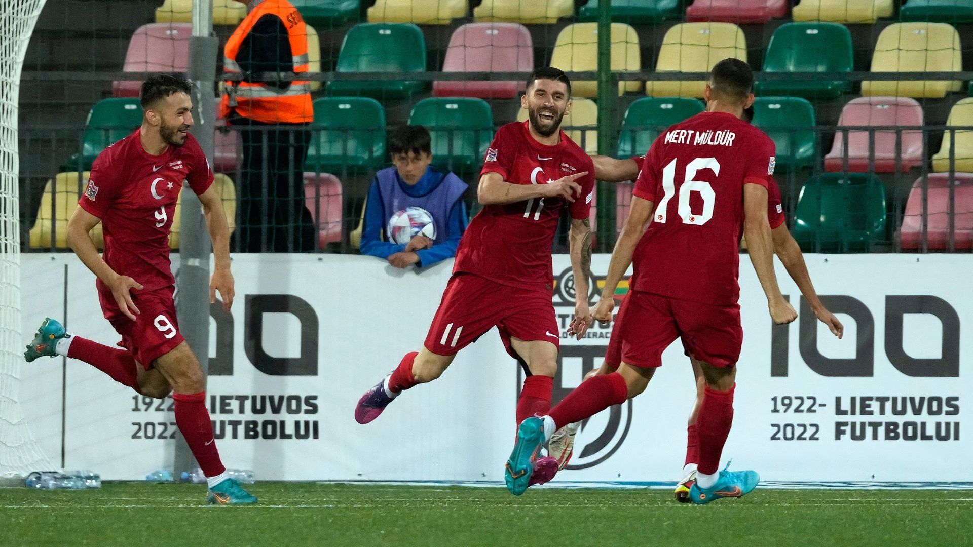 "I think he'll just leave on a free" - Winger urged to seal Hull City ...