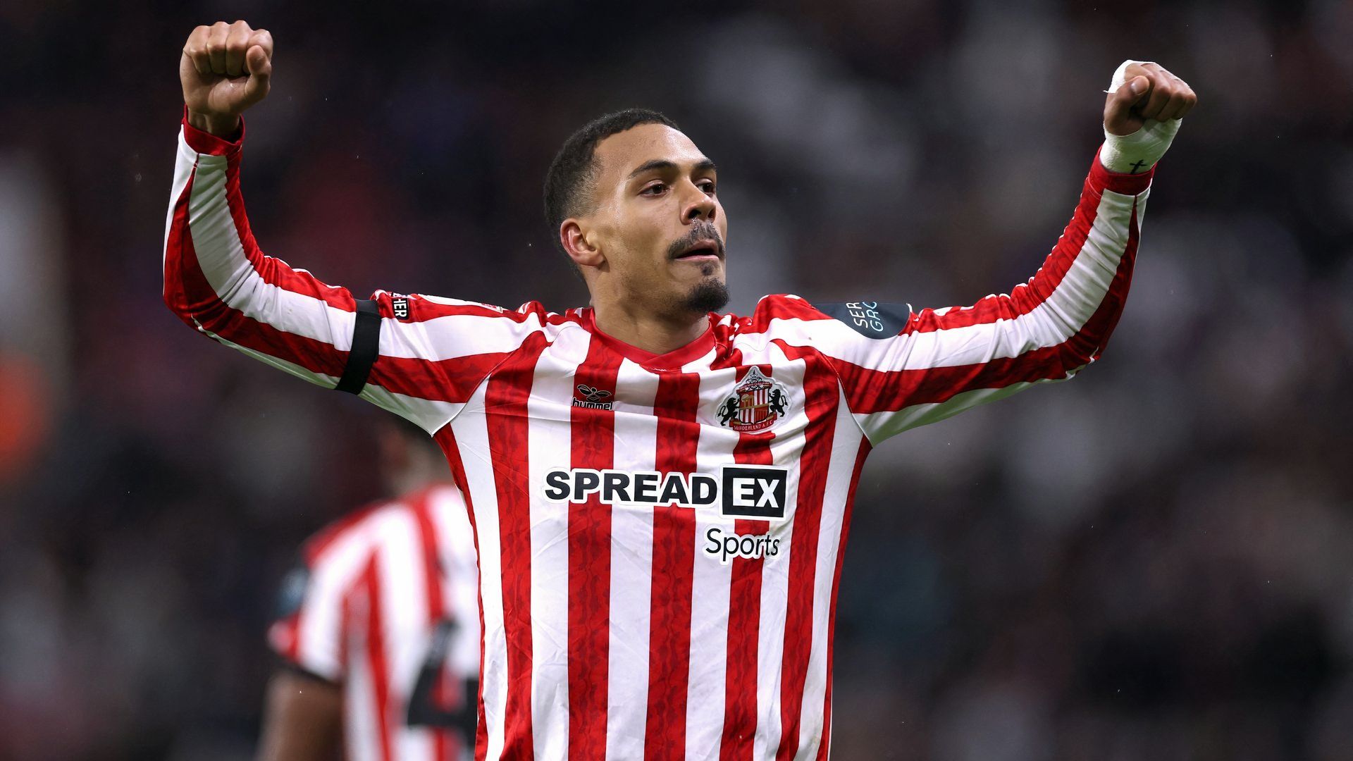 "Shocking decision!" - Fans are losing it after flashpoint in Leeds United v Sunderland match