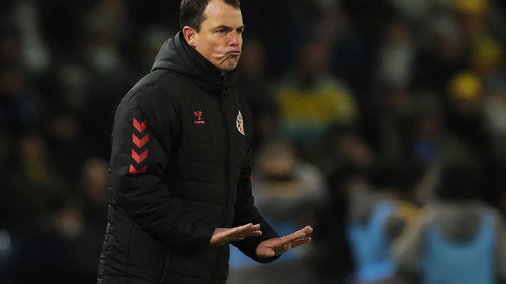 Sunderland AFC: Regis Le Bris confirms frustrating Dennis Cirkin news