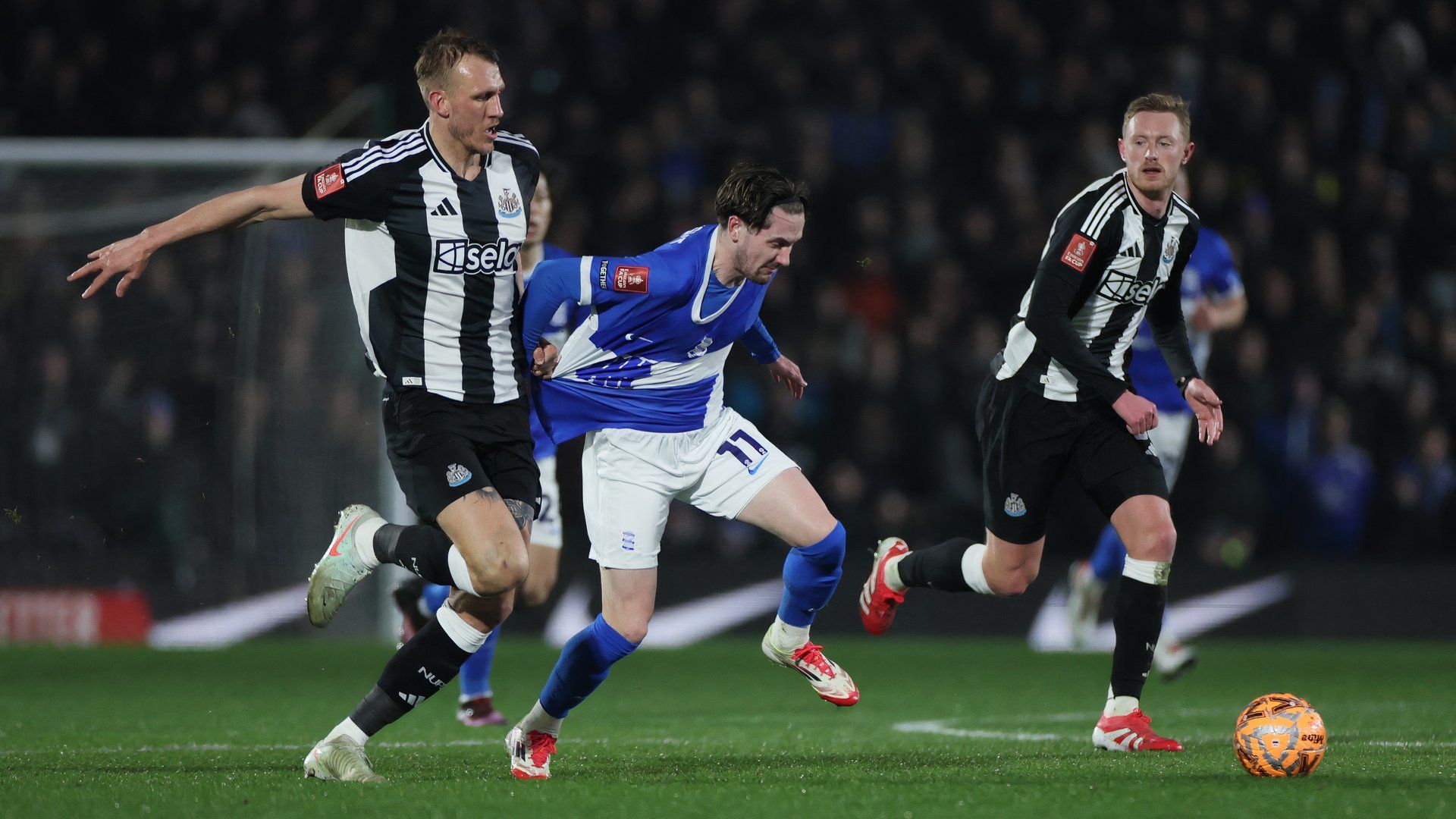 Chris Davies reveals update on Scott Wright situation at Birmingham City