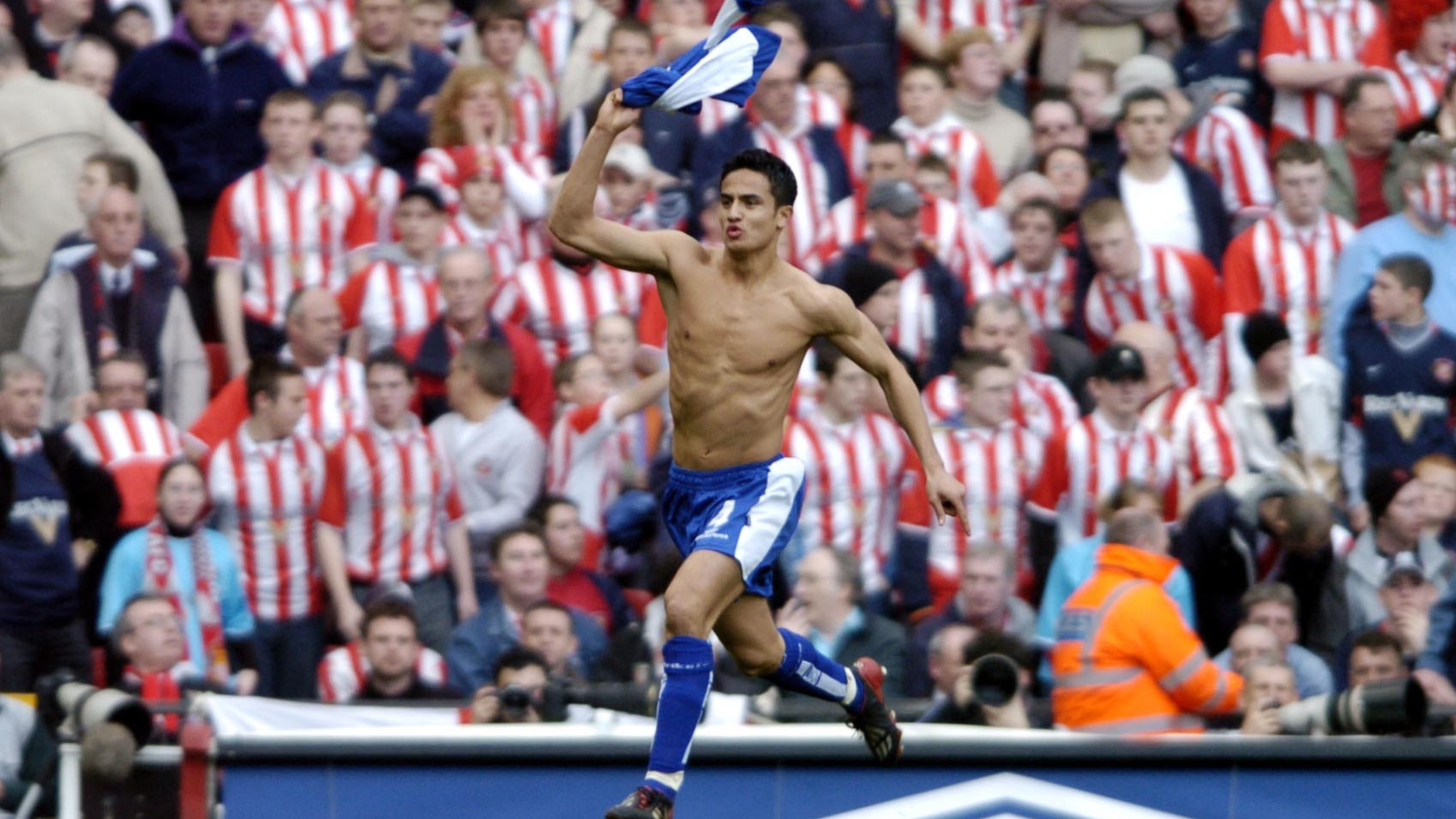 Tim Cahill iconic Millwall celebration before Everton corner flag trademark
