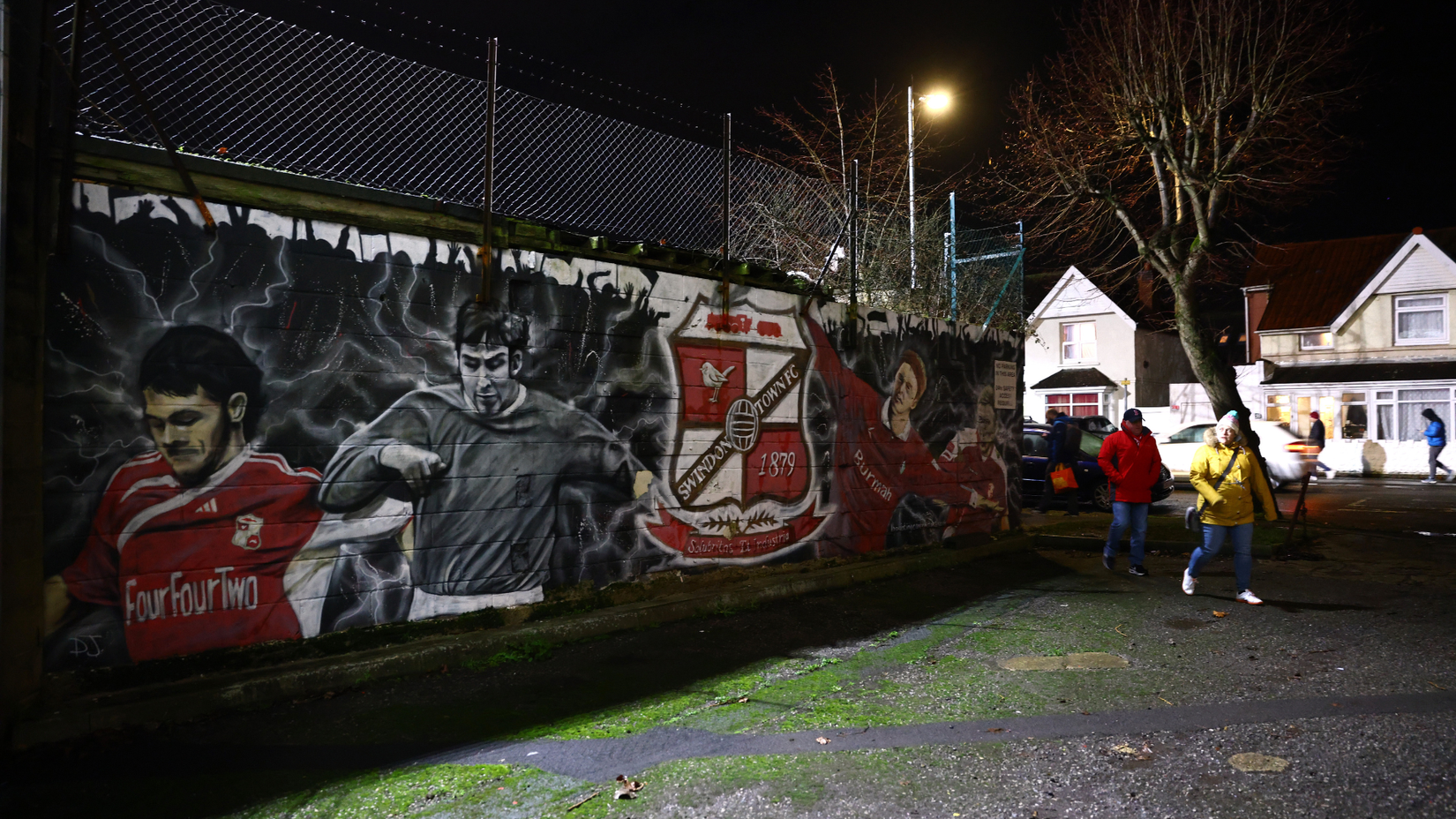 Swindon Town urged to "break the bank" on defensive signing if Ian ...