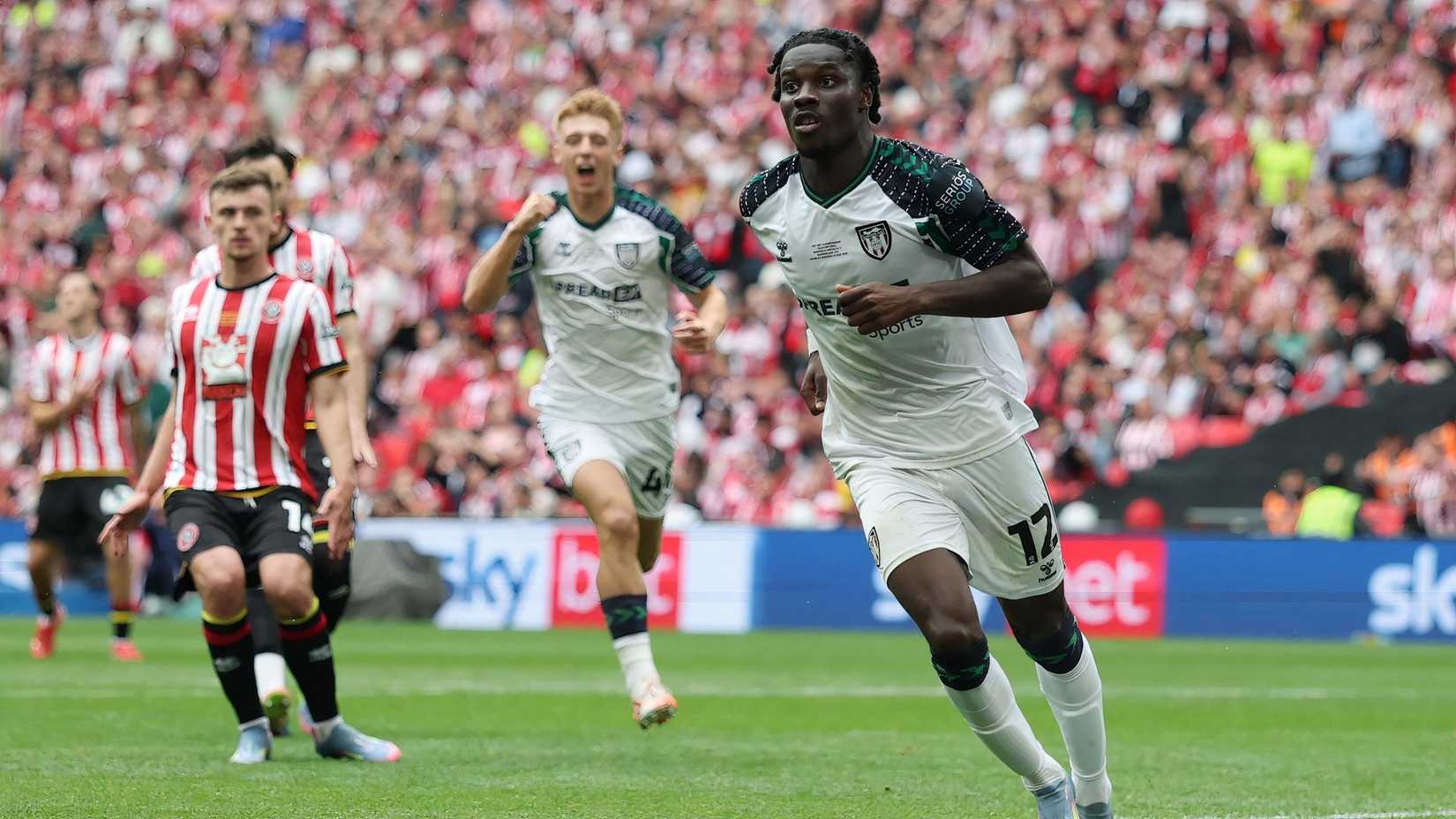 Sunderland AFC: Eliezer Mayenda sends 1-word message to WWE legend ...
