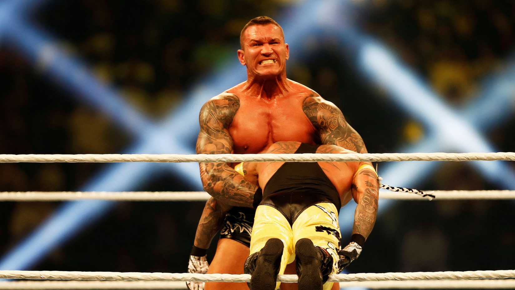 Sunderland AFC: Eliezer Mayenda sends 1-word message to WWE legend ...