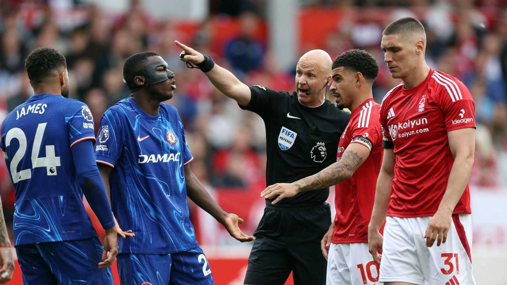 How much EFL referees are paid compared to Premier League refs