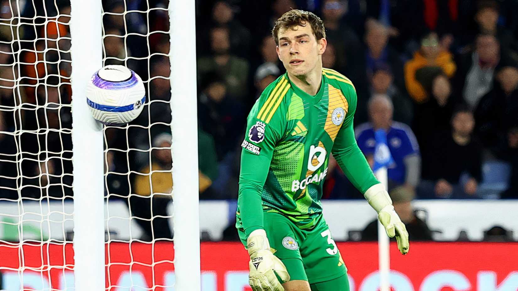 Leicester City plotting West Ham transfer reunion for Mads Hermansen ...