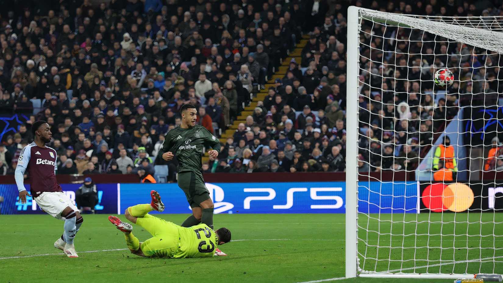 Swansea City plot Adam Idah move - some Celtic fans can’t wait to see him leave