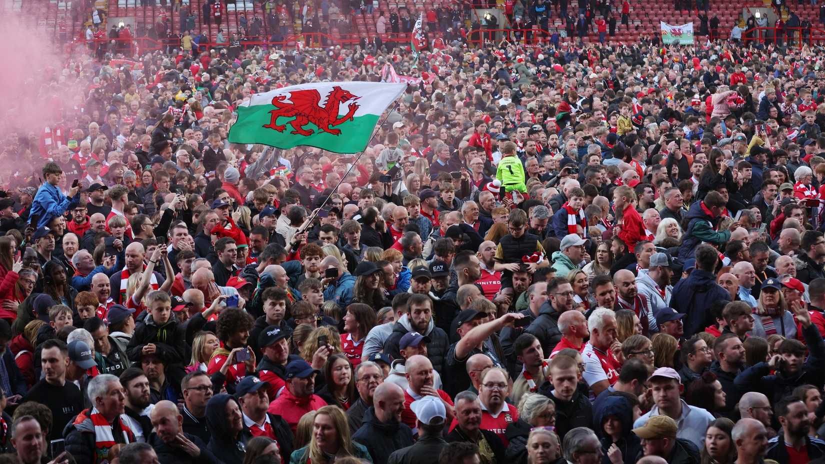 Wrexham AFC co-owner Rob McElhenney lauded by Sheffield Wednesday ...