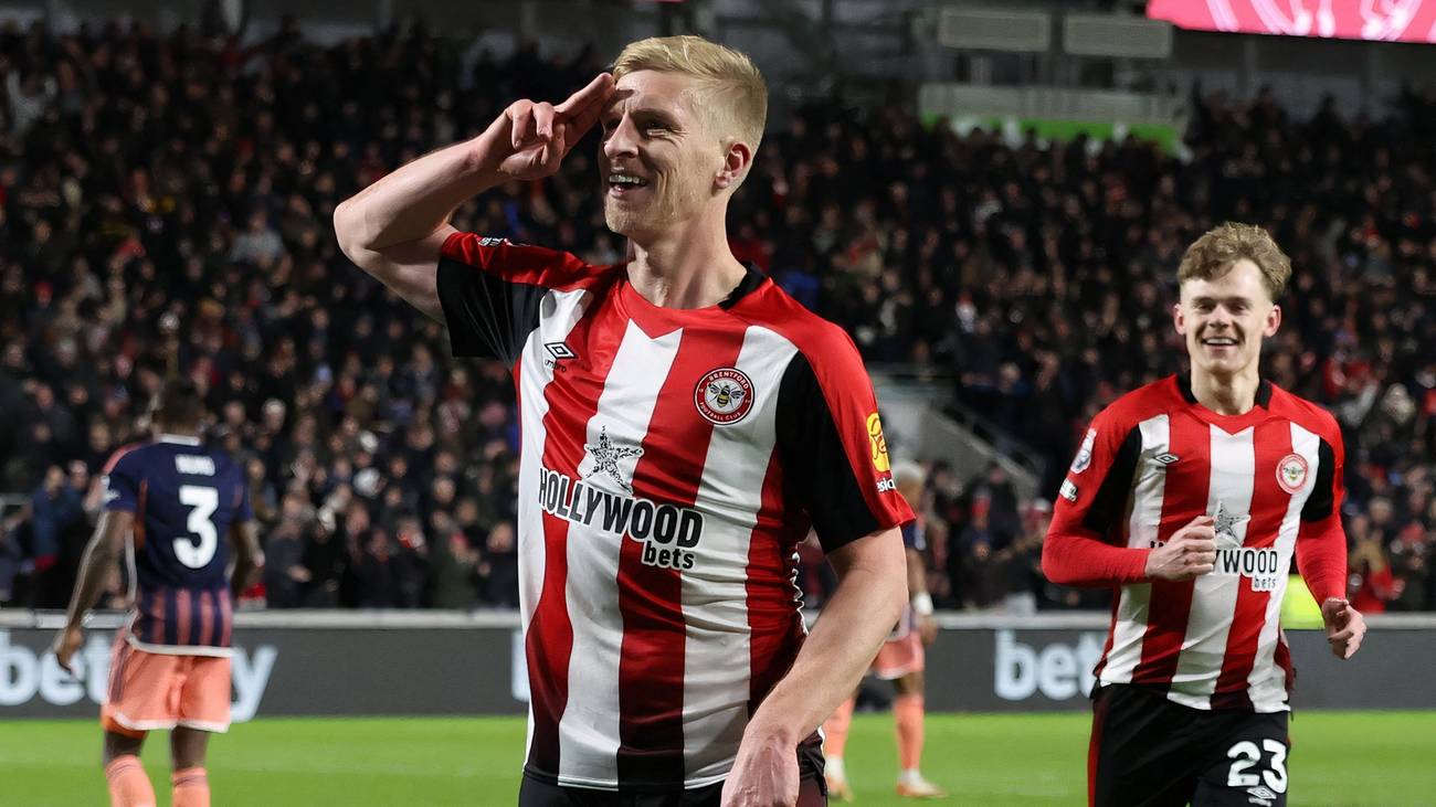 Sheffield United backed to solve Chris Morgan, Billy Sharp issue with ...