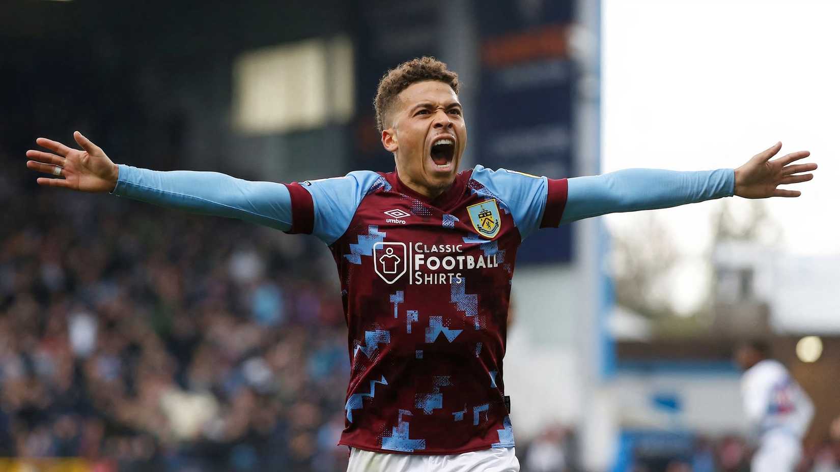 Swansea City eye late Burnley, Manuel Benson transfer deal