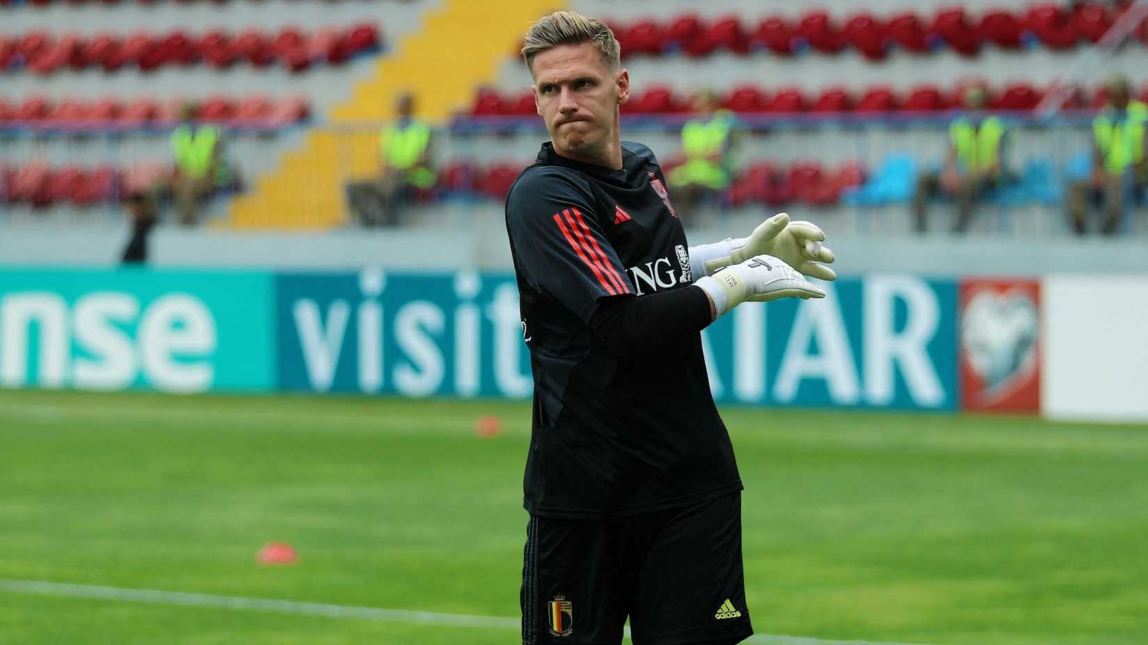 Nathan Jones told to not throw Charlton Athletic player "under the bus ...