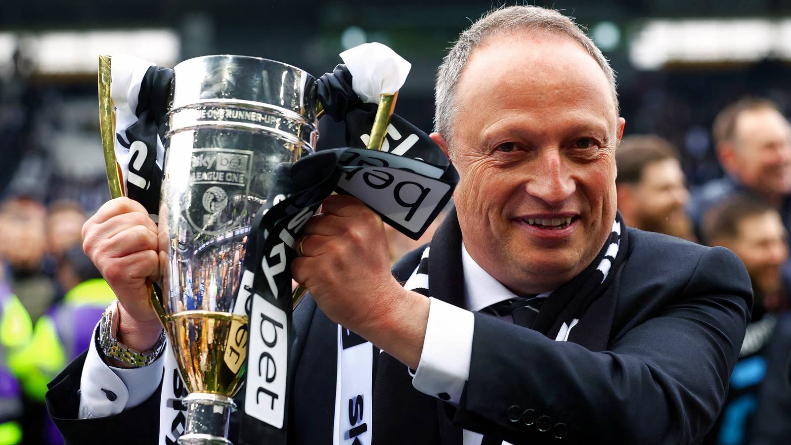 Derby County owner David Clowes lauded - "He's got full backing"