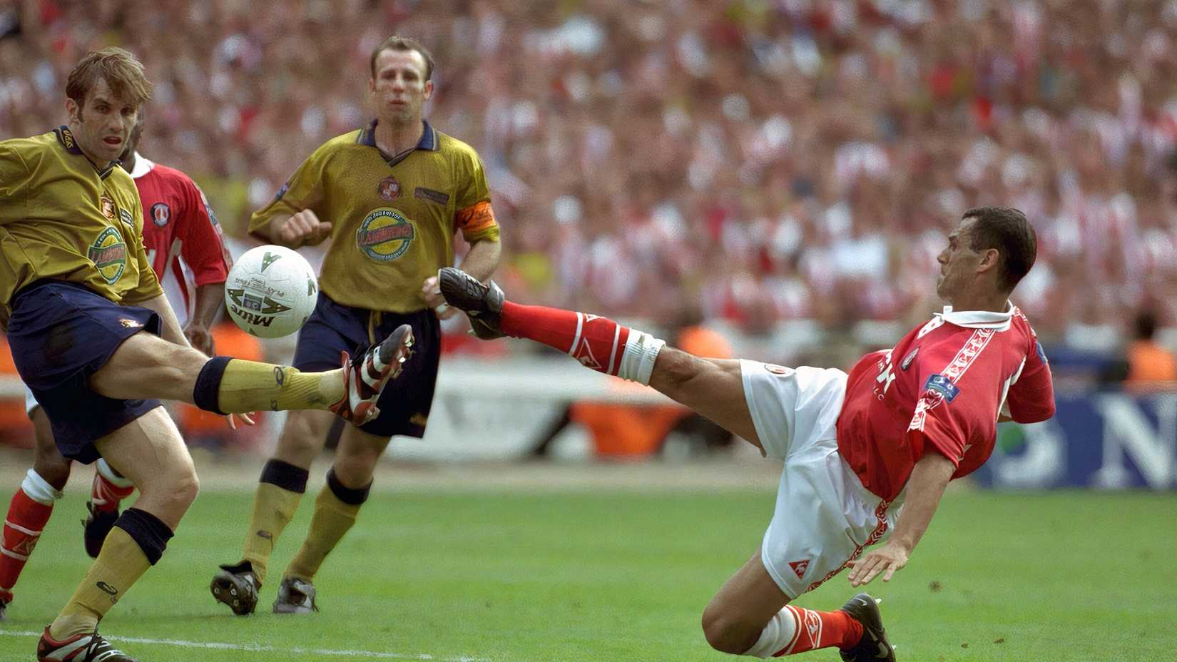 Ex-Charlton Athletic star Clive Mendonca still holds a record that will ...