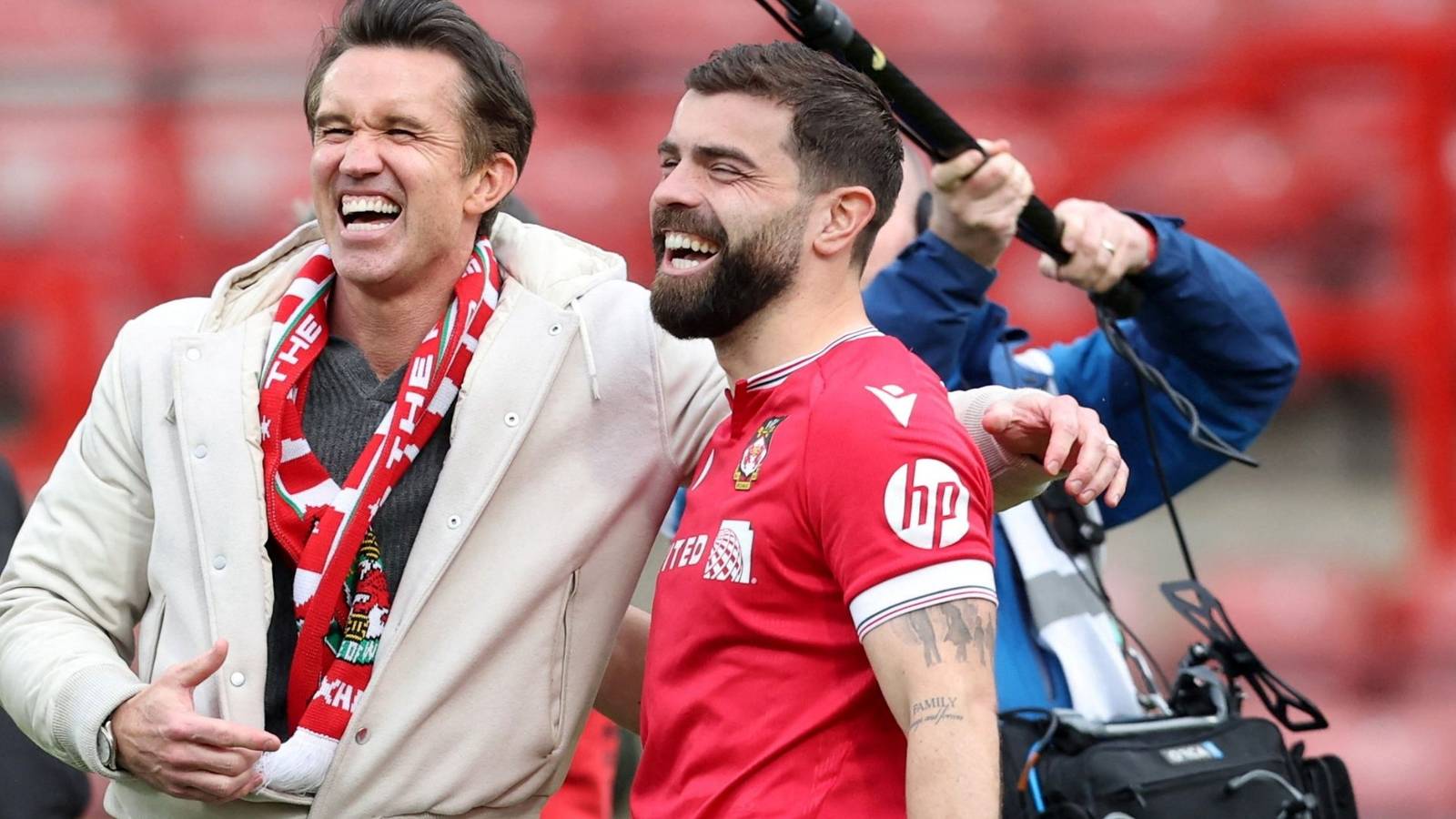 Elliot Lee set for Wrexham AFC exit: Bradford City, Luton Town and ...