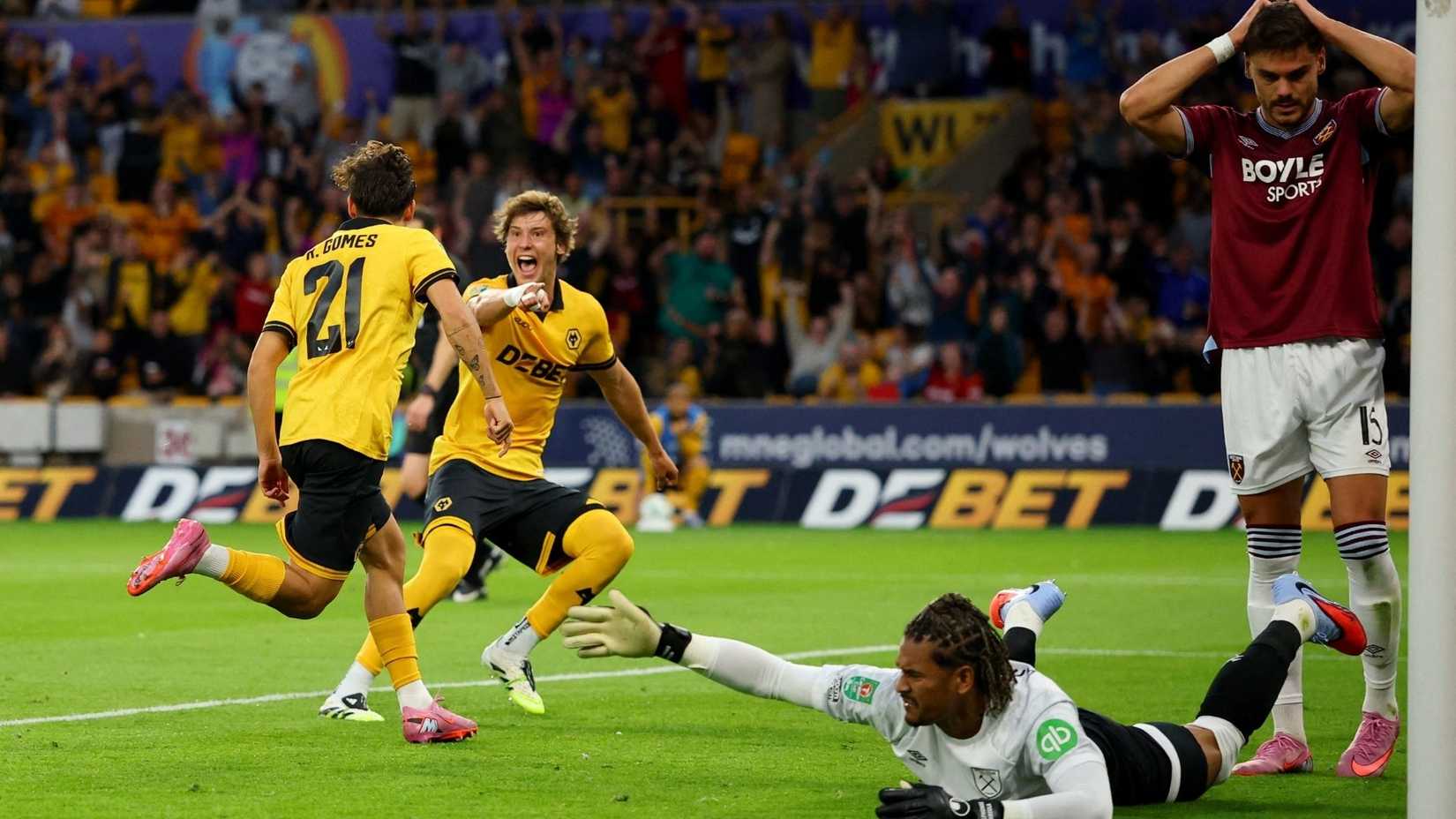 £19m Wolves player offered to EFL clubs - Southampton, Leicester City ...