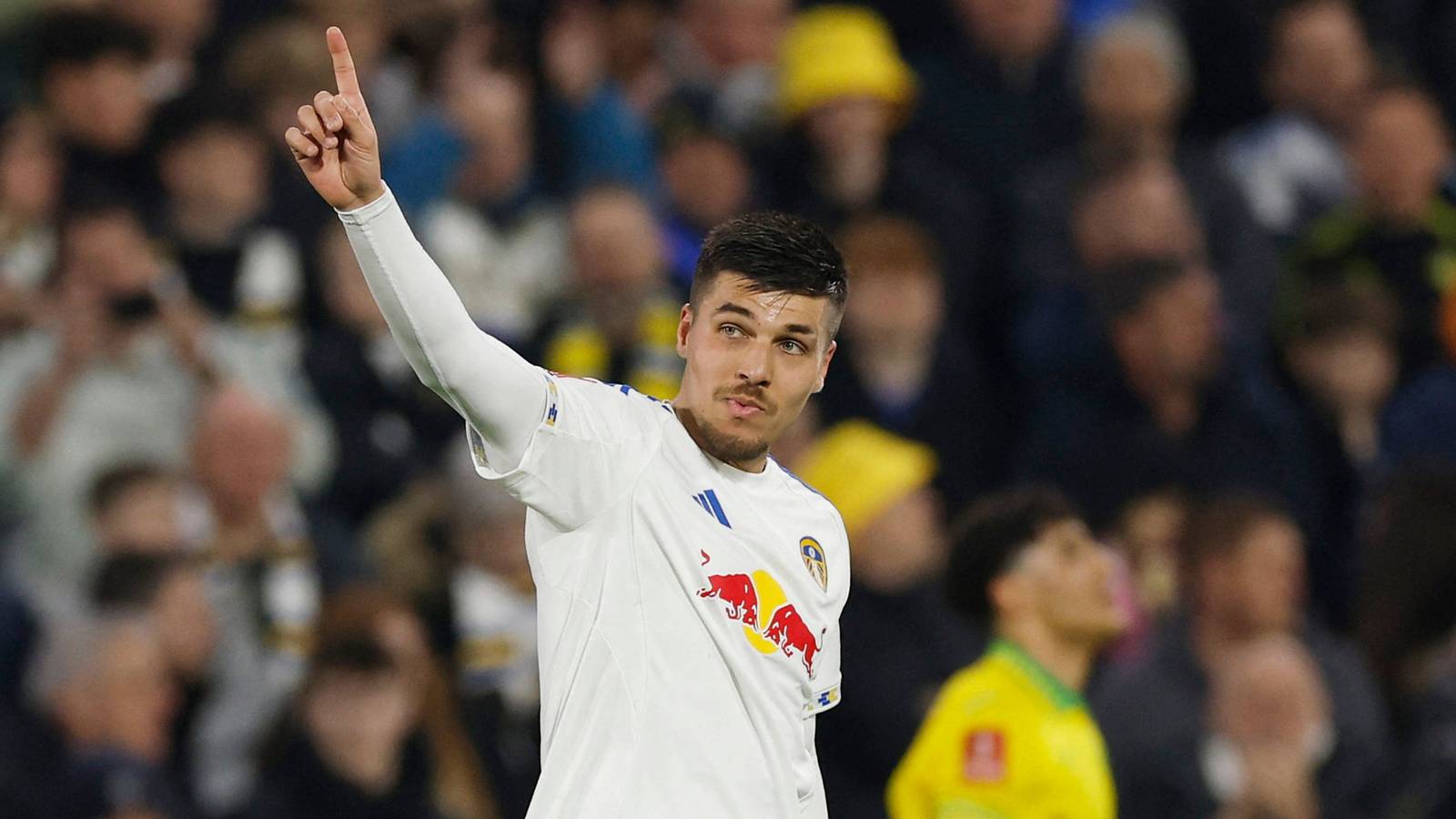 Middlesbrough warned about chasing 'expensive' Leeds United transfer ...