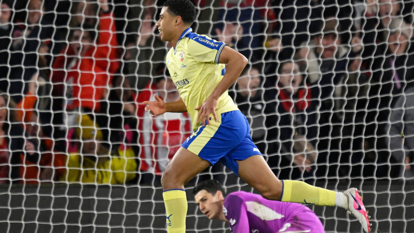How much Shea Charles earns at Southampton as Nottingham Forest and Man ...