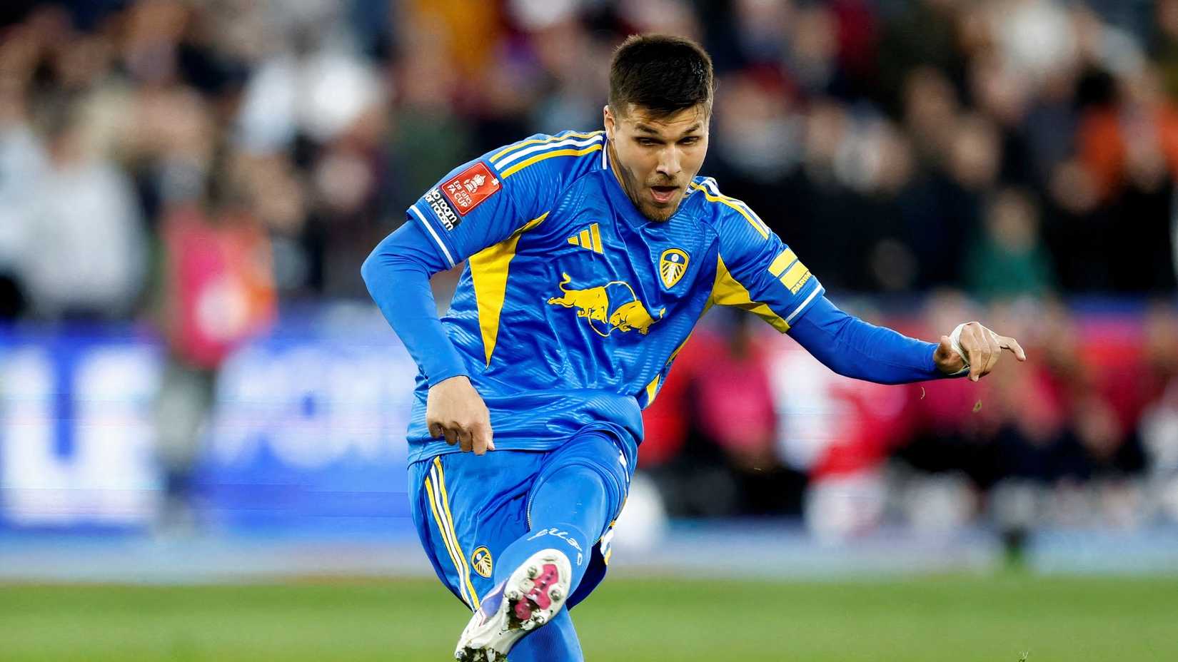 Joel Piroe's weekly Leeds United wage as Birmingham City & Stoke City ...