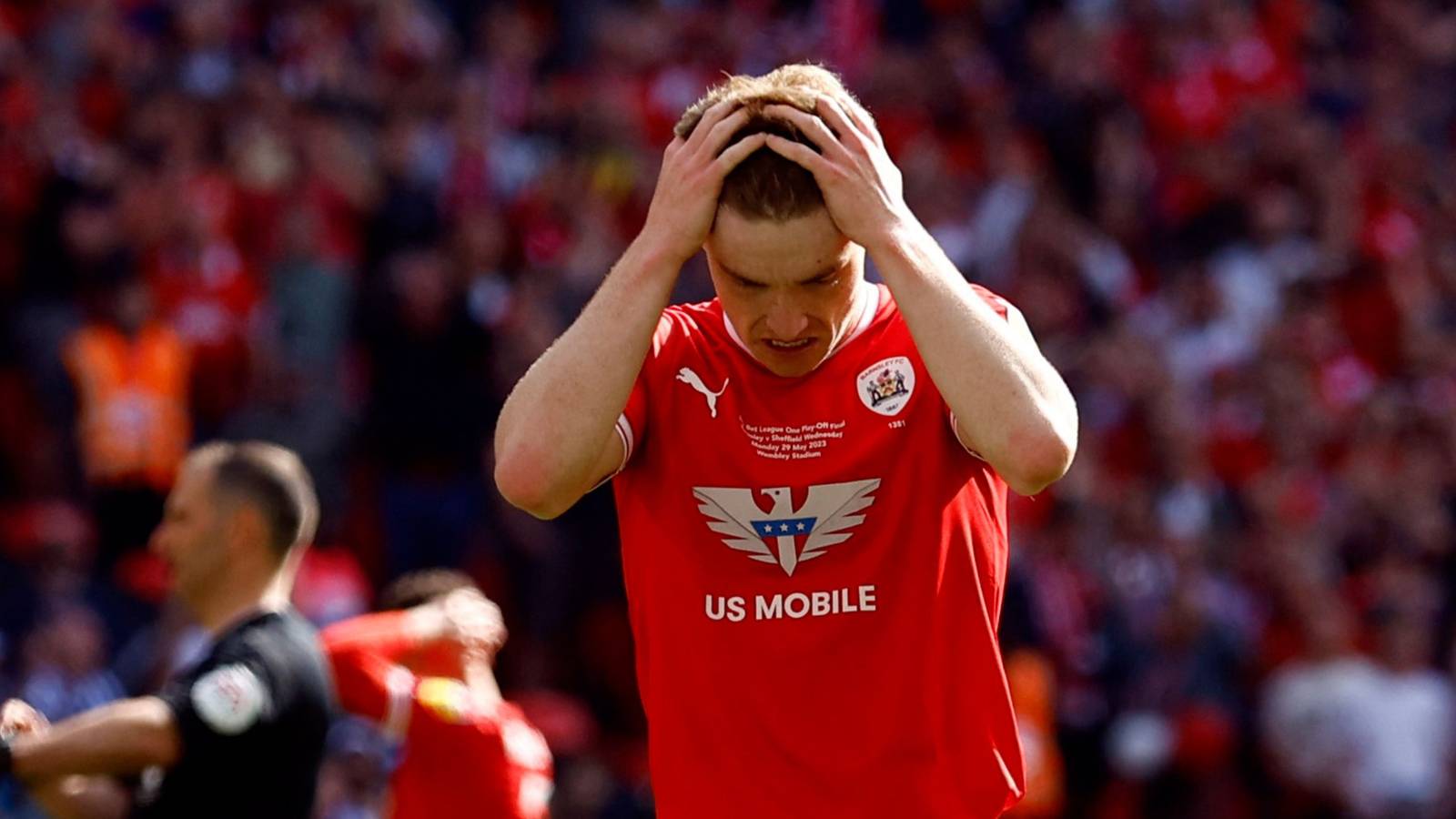 Barnsley facing Luca Connell dilemma as Luton Town lurk - "It doesn’t ...