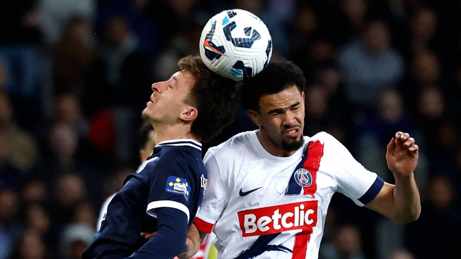 Wrexham and Hull City in transfer battle for 17 goal & assist midfielder
